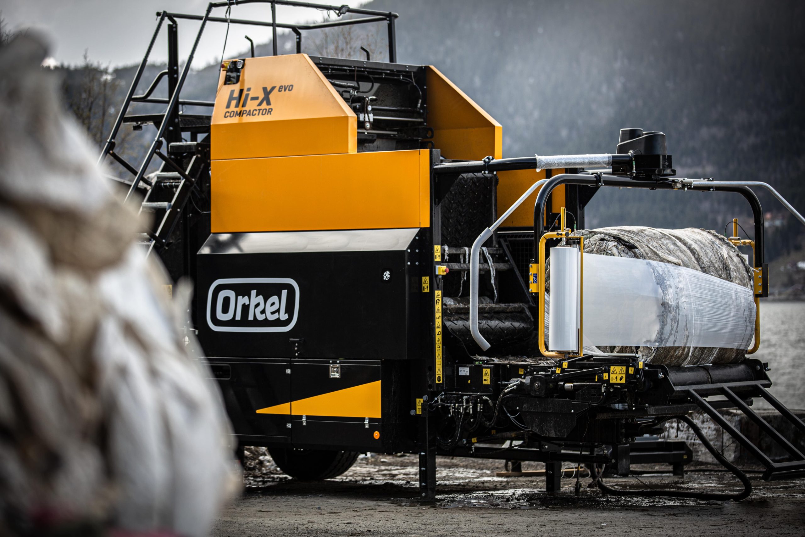 Bale rough waste materials with Hi-X evo - Orkel